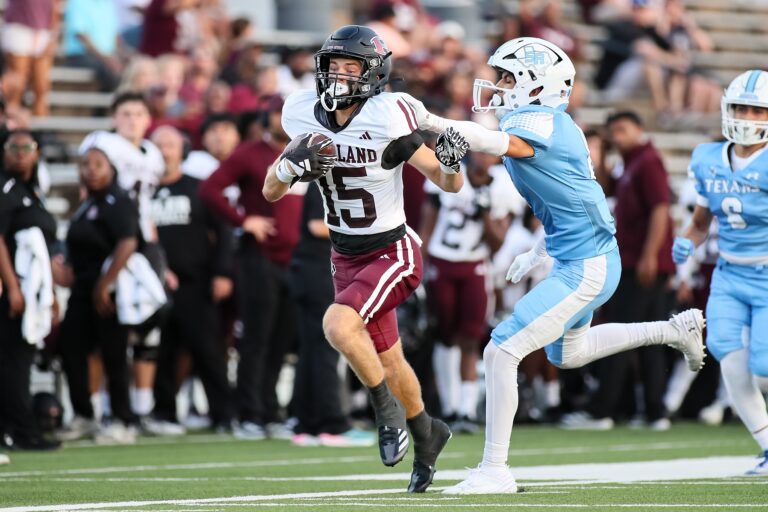 Pearland pounds Sam Rayburn 59-0 in district opener - Pearland Oilers ...